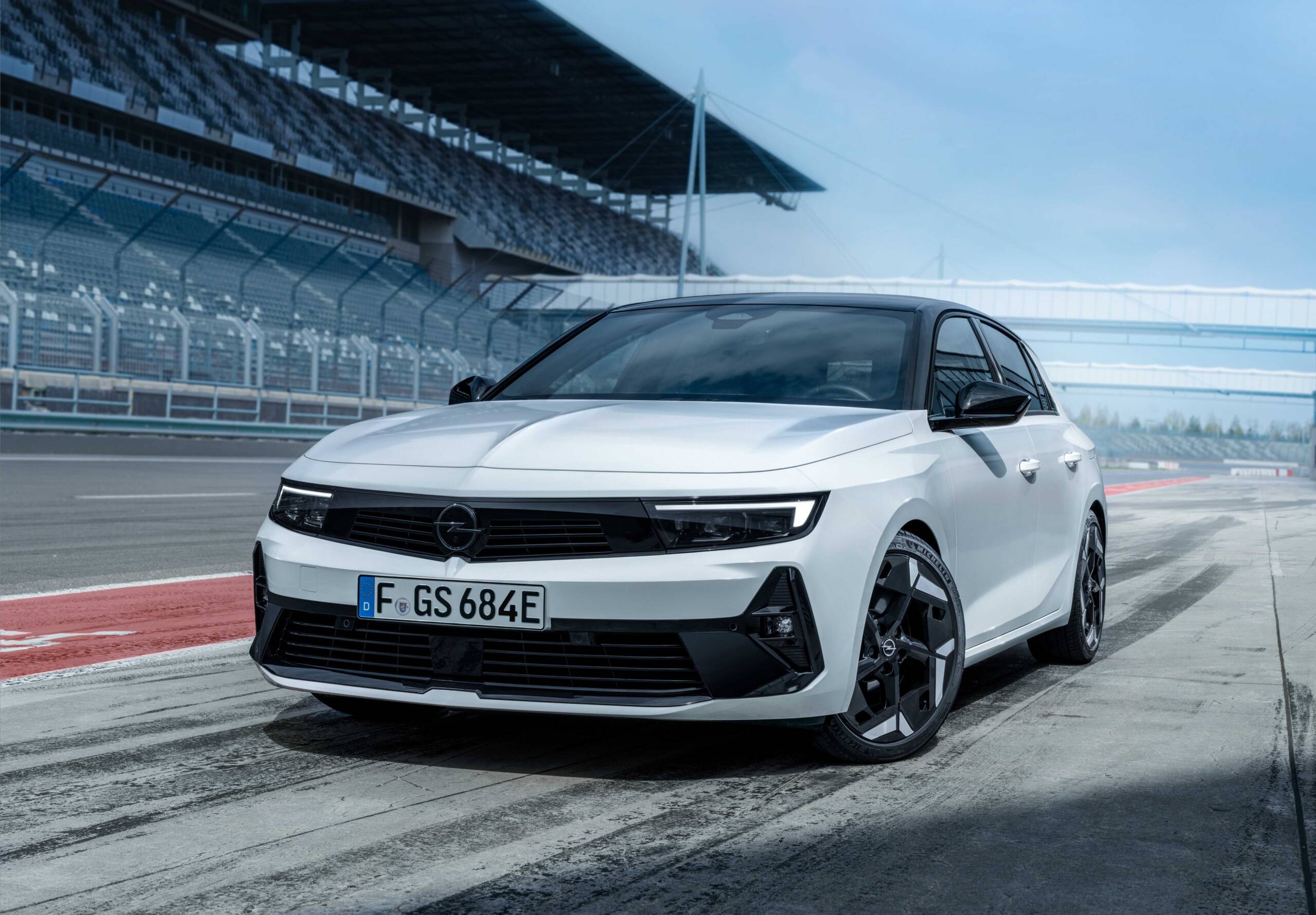 Yeni Opel Astra GSe ve Astra Sports Tourer GSe İle Benzersiz Sürüş ...