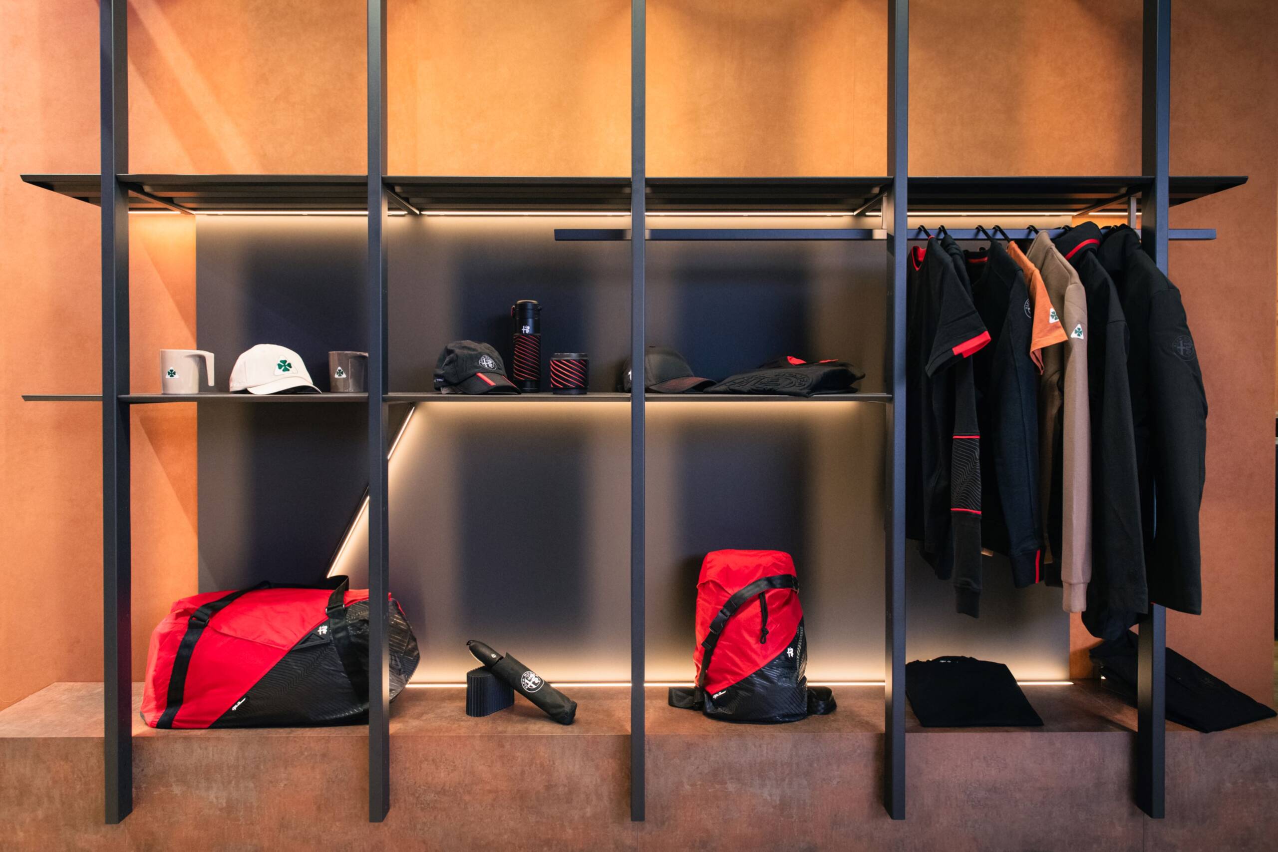 Alfa Romeo Junior IBRIDA, Paris Otomobil Fuarı’nda - Auto World Dergisi